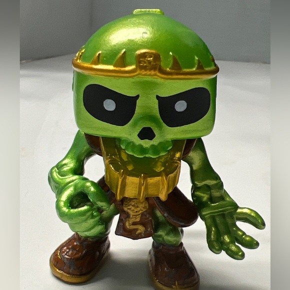 moose toys | Toys | Moose Toys Treasure X Green Gold Blade Figure ...